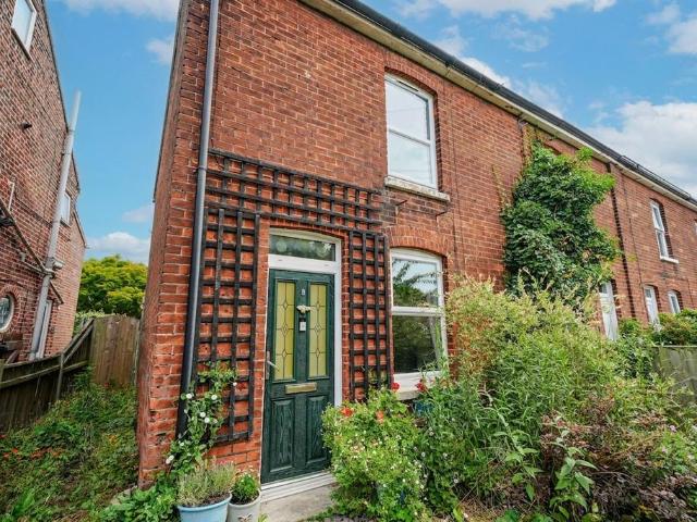 3 bedroom end of terrace house for sale