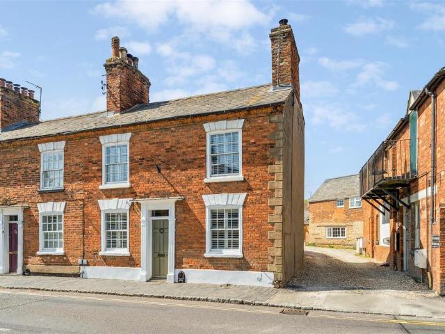3 bedroom end of terrace house for sale