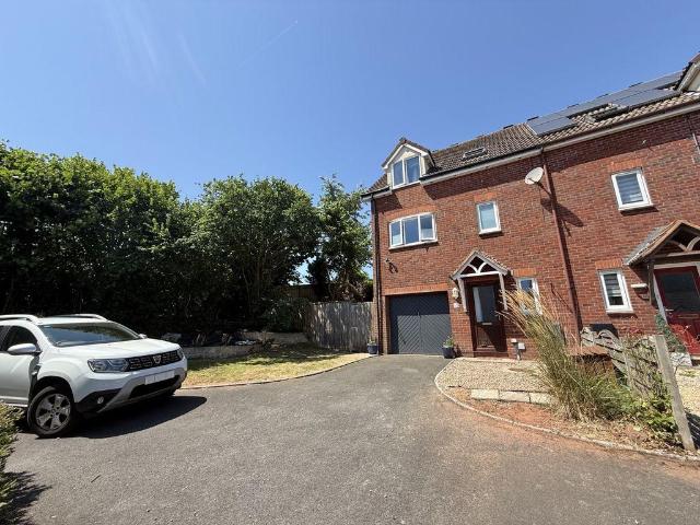 3 bedroom end of terrace house for sale