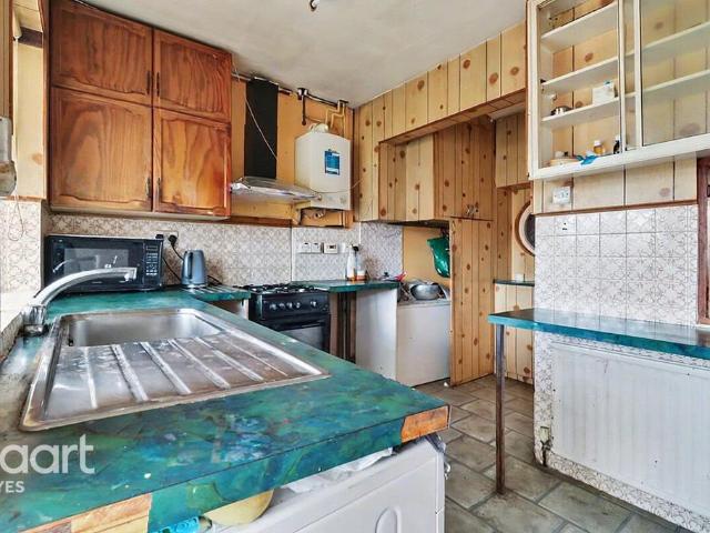 3 bedroom end of terrace house for sale