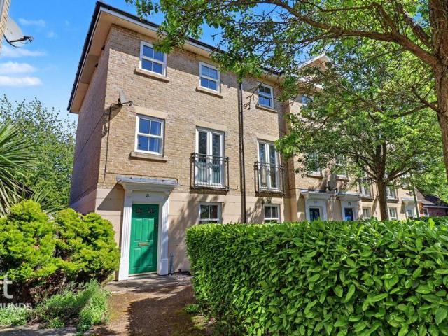 3 bedroom end of terrace house for sale
