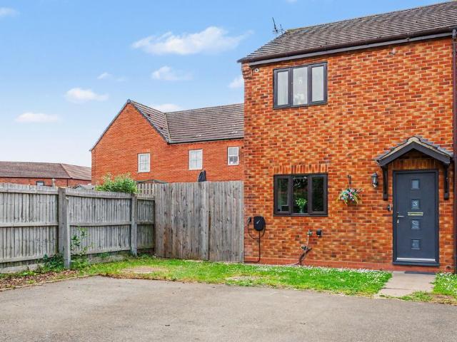 3 bedroom end of terrace house for sale