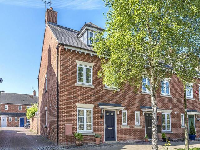 3 bedroom end of terrace house for sale