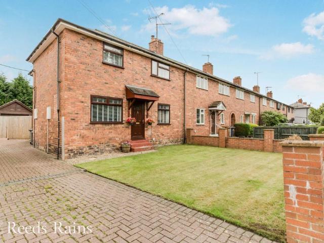3 bedroom end of terrace house for sale