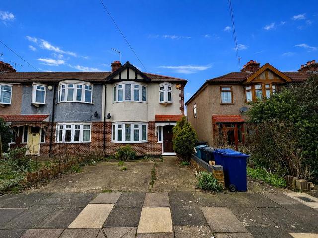 3 bedroom end of terrace house for sale