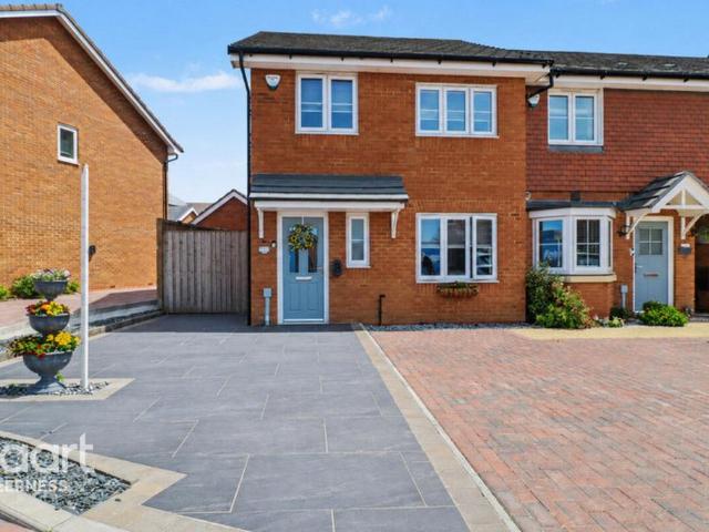3 bedroom end of terrace house for sale