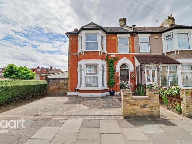 3 bedroom end of terrace house for sale