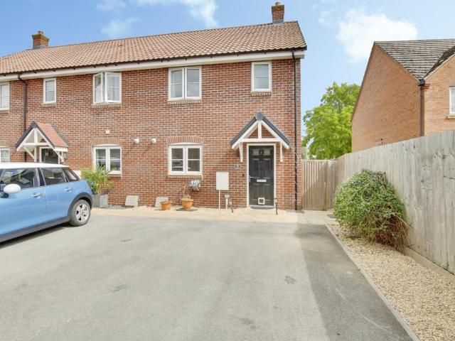3 bedroom end of terrace house for sale