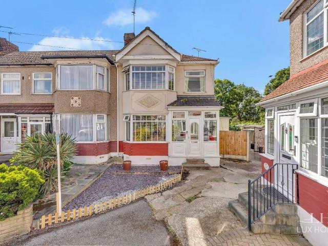 3 bedroom end of terrace house for sale