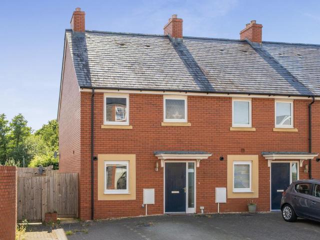 3 bedroom end of terrace house for sale