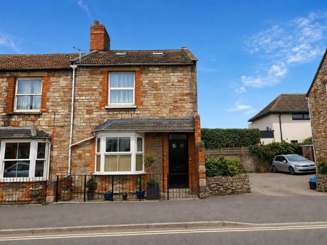 3 bedroom end of terrace house for sale