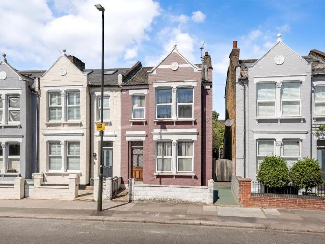 3 bedroom end of terrace house for sale