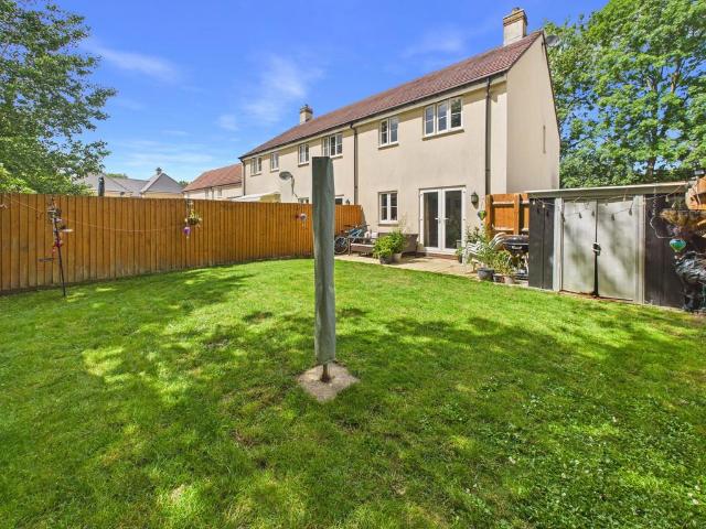 3 bedroom end of terrace house for sale