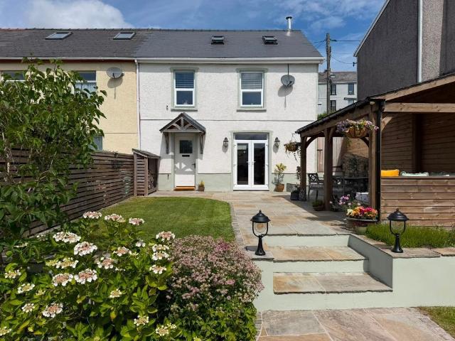 3 bedroom end of terrace house for sale