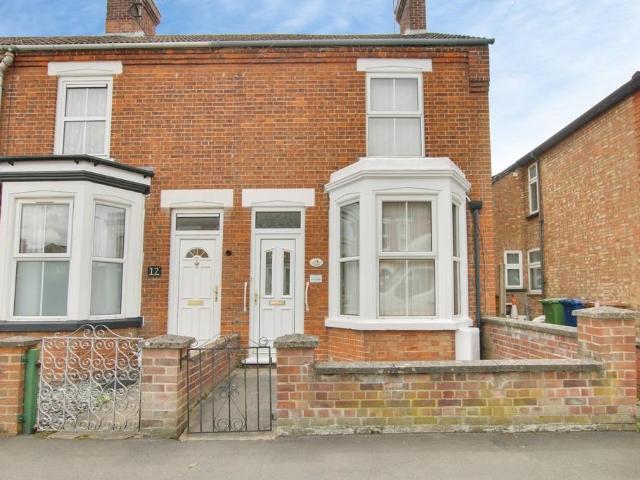 3 bedroom end of terrace house for sale