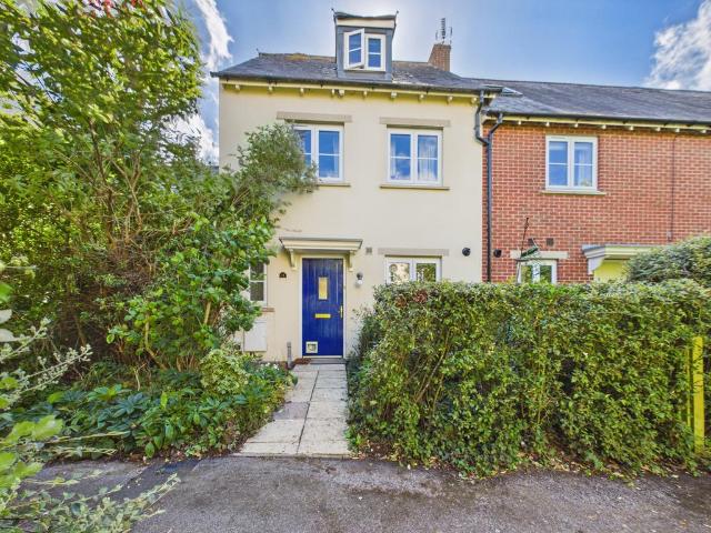 3 bedroom end of terrace house for sale