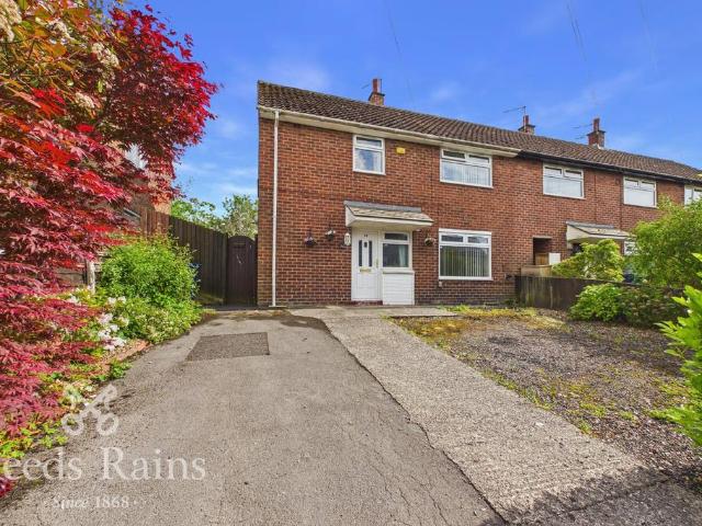3 bedroom end of terrace house for sale