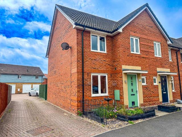 3 bedroom end of terrace house for sale