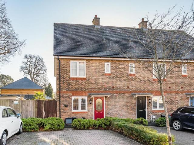 3 bedroom end of terrace house for sale