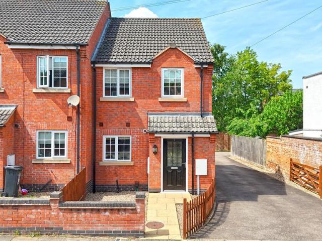 3 bedroom end of terrace house for sale