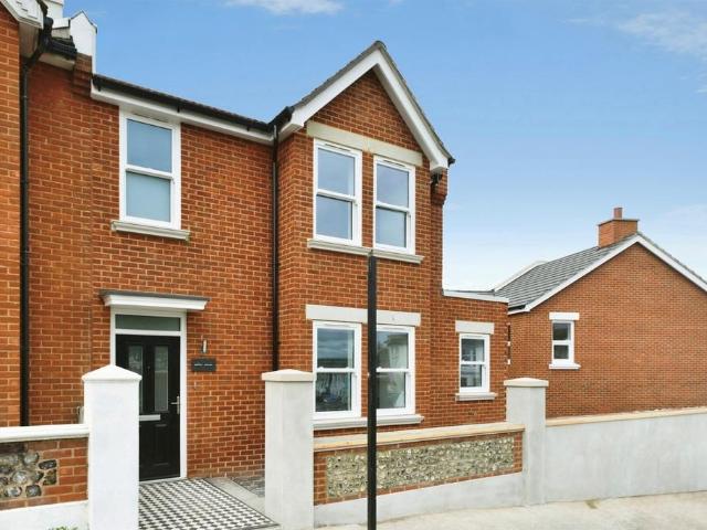 3 bedroom end of terrace house for sale