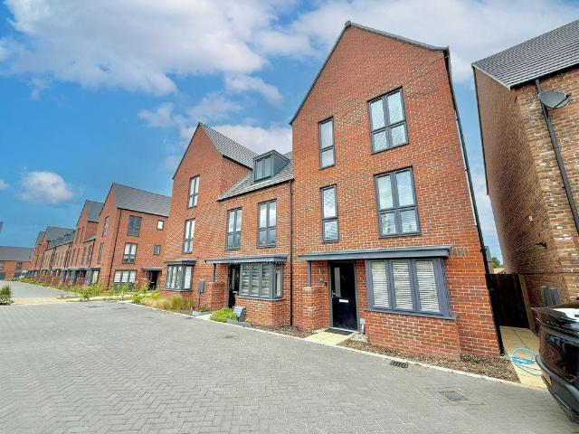 3 bedroom end of terrace house for sale