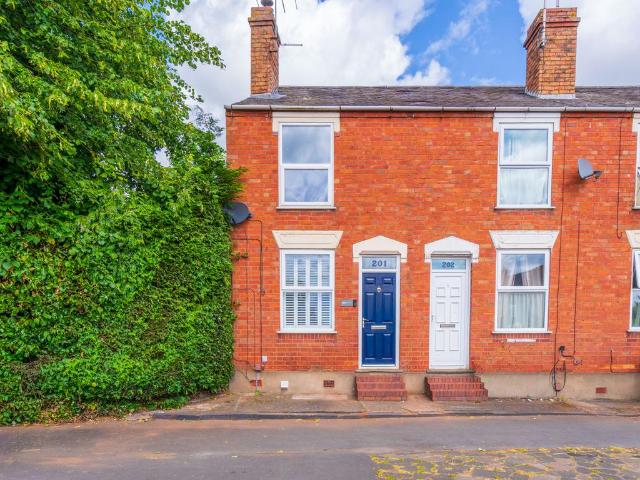 3 bedroom end of terrace house for sale
