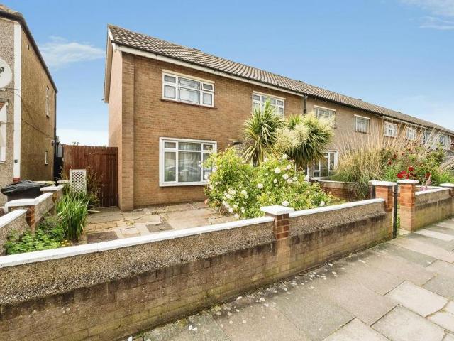 3 bedroom end of terrace house for sale