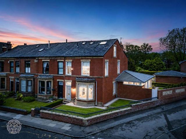 3 bedroom end of terrace house for sale
