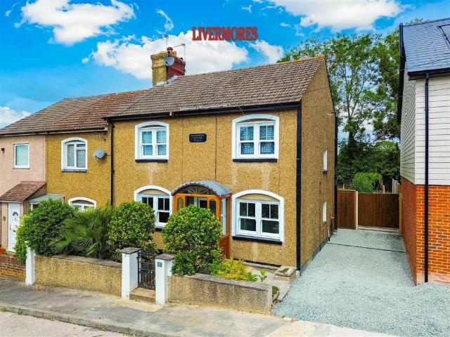 3 bedroom end of terrace house for sale