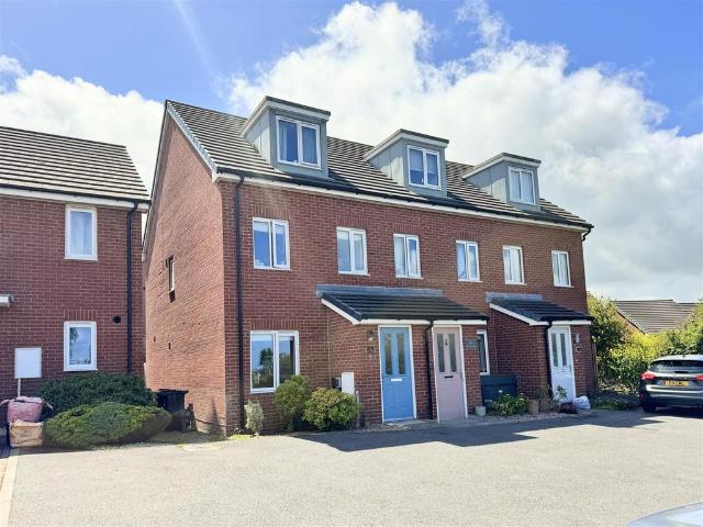 3 bedroom end of terrace house for sale