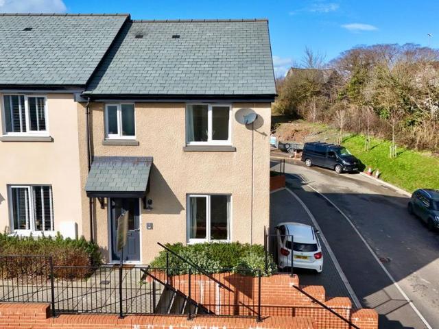 3 bedroom end of terrace house for sale