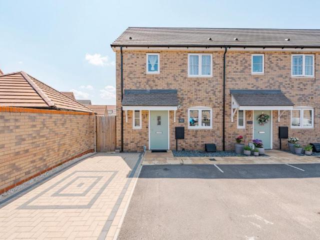 3 bedroom end of terrace house for sale