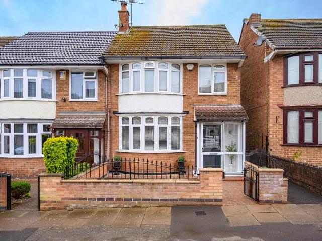 3 bedroom end of terrace house for sale