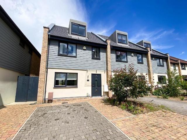 3 bedroom end of terrace house for sale
