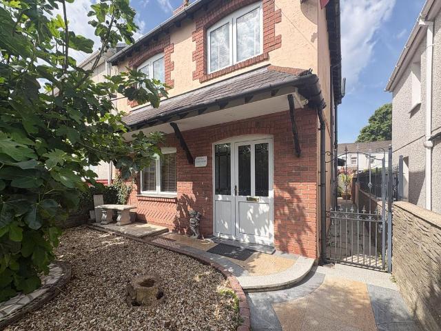3 bedroom end of terrace house for sale