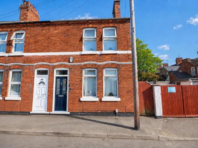 3 bedroom end of terrace house for sale