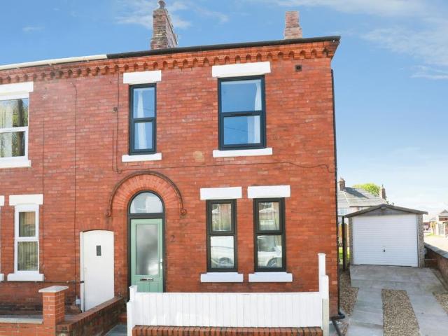 3 bedroom end of terrace house for sale