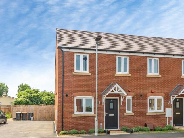 3 bedroom end of terrace house for sale