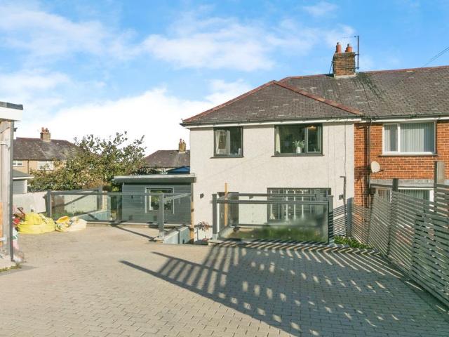 3 bedroom end of terrace house for sale
