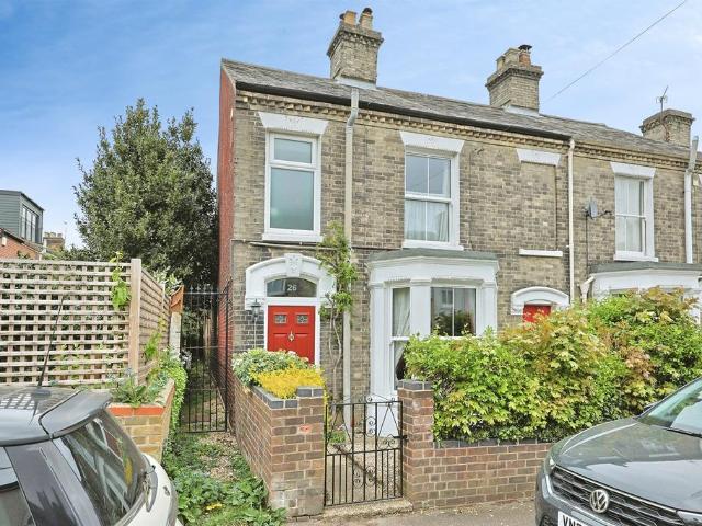 3 bedroom end of terrace house for sale