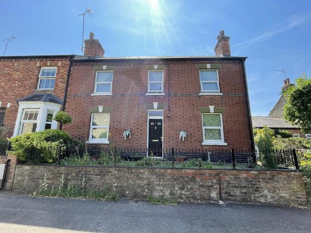 3 bedroom end of terrace house for sale