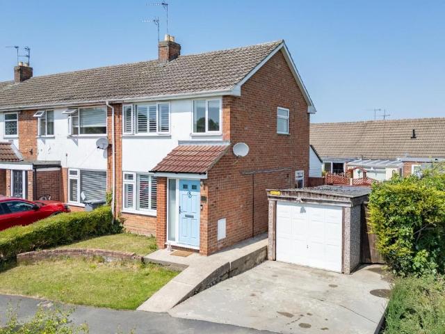 3 bedroom end of terrace house for sale