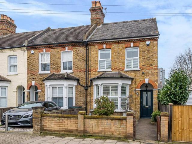 3 bedroom end of terrace house for sale