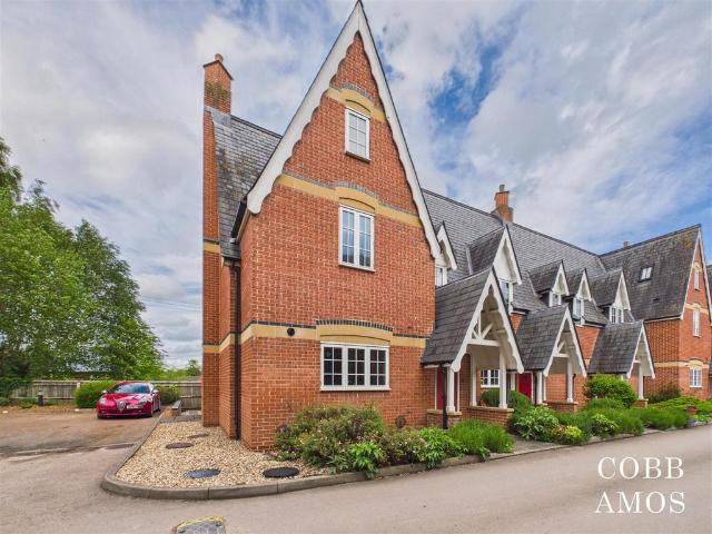 3 bedroom end of terrace house for sale