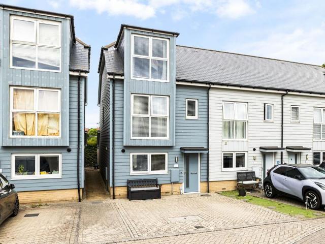 3 bedroom end of terrace house for sale