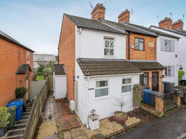 3 bedroom end of terrace house for sale