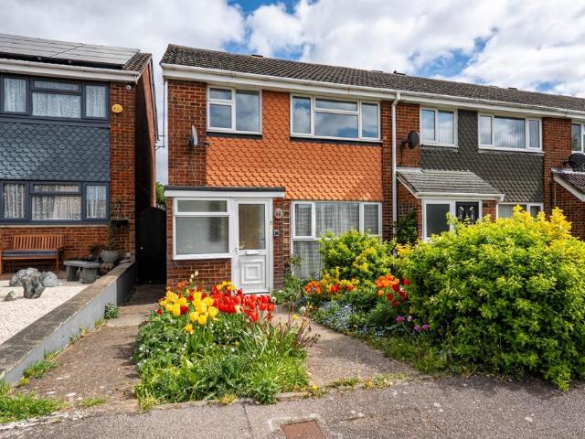 3 bedroom end of terrace house for sale