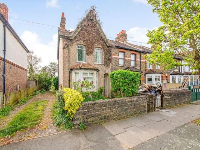 3 bedroom end of terrace house for sale