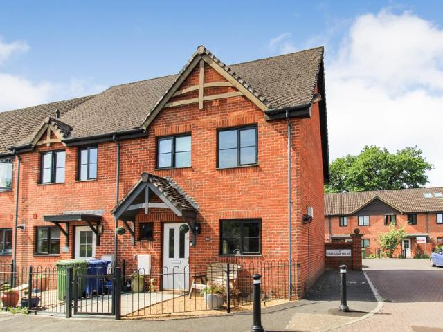 3 bedroom end of terrace house for sale